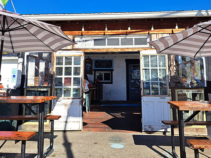 The modest white brick exterior of Al's belies the burger magic happening inside. Sometimes the greatest treasures hide in the plainest packages.