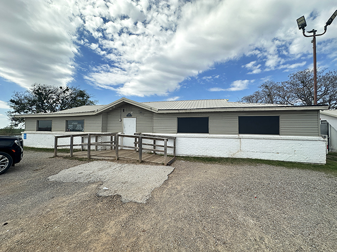 The unassuming exterior of Bill's Fish House proves once again that culinary treasures often hide in plain sight. Oklahoma's seafood sanctuary awaits.