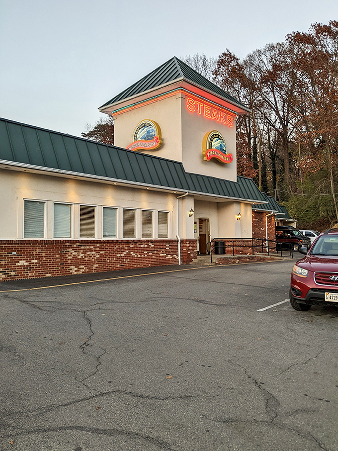 The unassuming exterior of The Great 611 Steak Company stands like a culinary lighthouse in Roanoke, promising carnivorous delights within those brick walls.