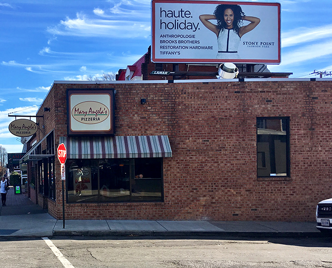 The unassuming brick exterior of Mary Angela's Pizzeria in Carytown might not stop traffic, but the aromas wafting from inside certainly will.