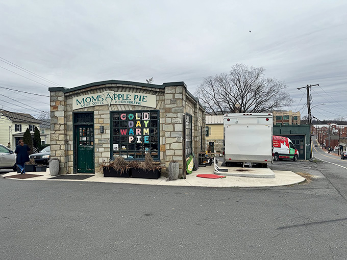 The stone fortress of flavor! Mom's Apple Pie Bakery in Leesburg stands like a delicious sentinel, promising sweet treasures within its charming walls.