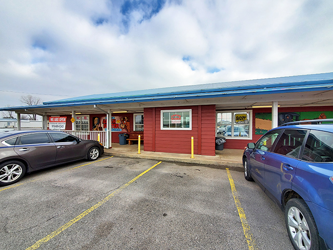 Where bikers and buggies collide! This Amish oasis in Muskogee is like a culinary time machine, serving up comfort food with a side of cultural fusion.
