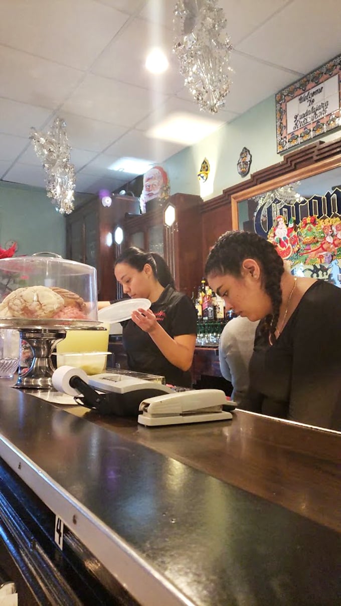 Complimentary chips arrive with salsa roja and verde in stone bowls&mdash;the first test of any Mexican restaurant that Guadalajara passes with flying colors.
