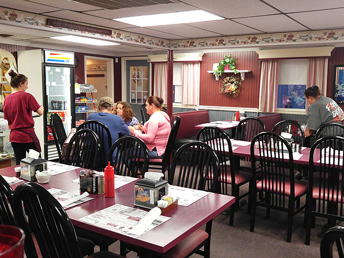 Where conversations flow as freely as the coffee refills. These tables have witnessed everything from business deals to marriage proposals over plates of comfort food.