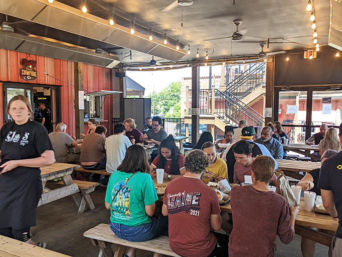 The diverse crowd tells you everything&mdash;when construction workers and office folks agree on lunch, you know it's the real deal.