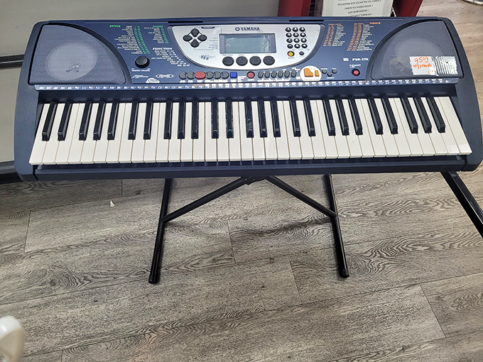A Yamaha keyboard that's probably played "Heart and Soul" more times than anyone can count. Someone's abandoned musical ambitions could become your living room centerpiece.