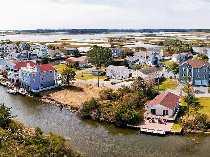 Waterfront homes embrace the bay with open decks and private docks &ndash; the ultimate backyard for water lovers.