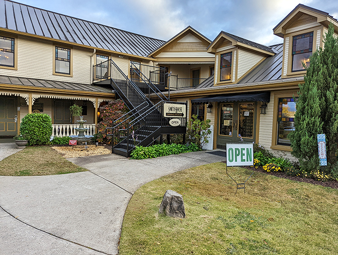 The Smith House isn't just a meal&mdash;it's a Dahlonega institution where family-style Southern cooking has satisfied hungry visitors since the late 1800s.