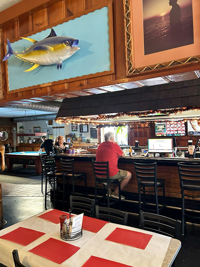 That cold beer with a lemon wedge isn't just a drink&mdash;it's the perfect supporting actor to the star of the show: Maryland crab.