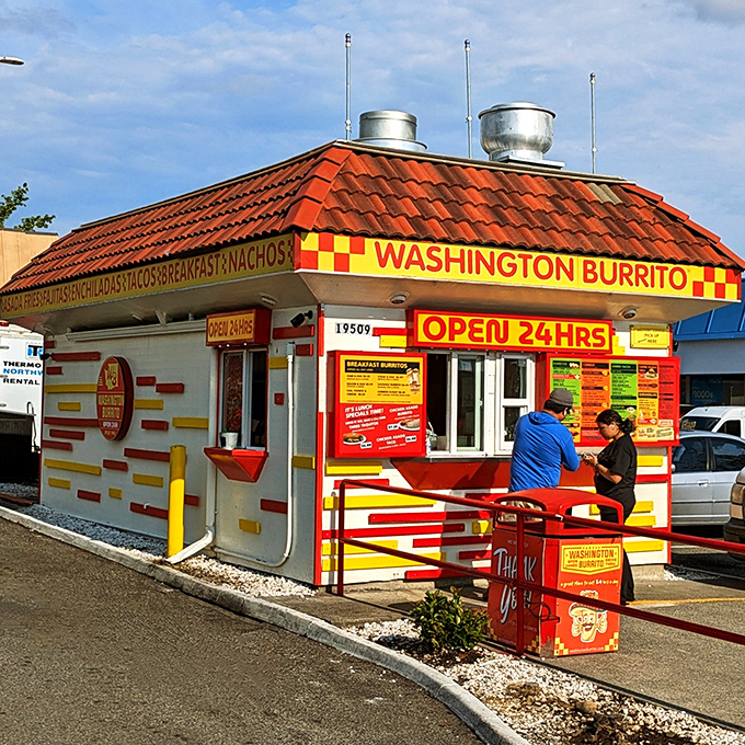 Happy customers lost in the universal language of "mmm" &ndash; that moment when conversation becomes completely unnecessary.