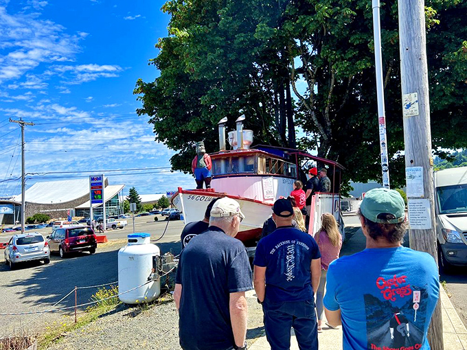 The universal language of great food: a line of hopeful customers, patiently waiting for their turn at deep-fried happiness.