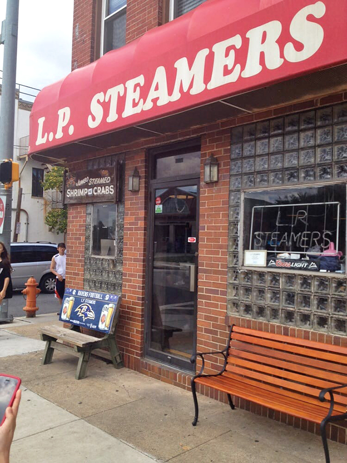 That red awning is the culinary equivalent of a superhero cape, sheltering crab lovers from mundane dining experiences.