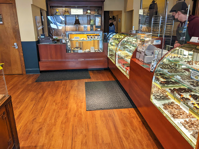 The chocolate command center, where dreams are dispensed by the pound. Notice the wood floors? They've seen many chocolate pilgrimages.