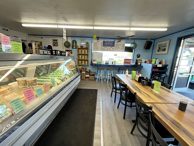 The kind of place where patience in line is rewarded with oceanic perfection. The anticipation is part of the experience.