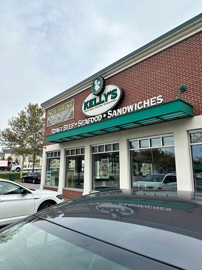 Kelly's proves that sometimes the best things in life are served in paper baskets with plenty of napkins.