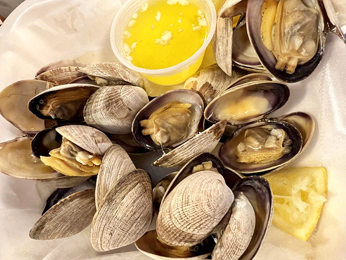 These clams aren't being shellfish&mdash;they're sharing their ocean-kissed flavor with anyone smart enough to order them.