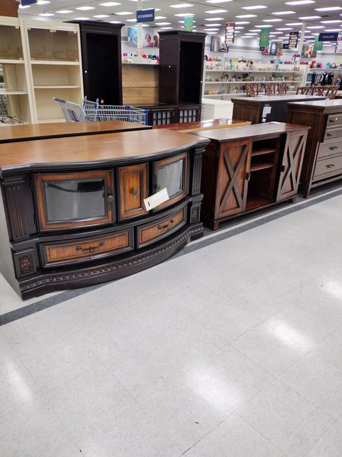 The Deseret Industries storefront stands proud against the Nevada sky, a beacon for bargain hunters and treasure seekers alike.