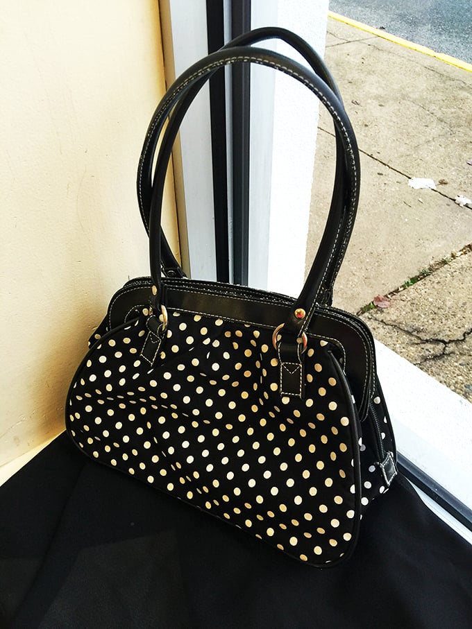 The perfect polka dot purse patiently waits for its next adventure. Timeless pattern, practical size—someone donated a true classic here.