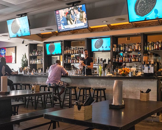 The bar area serves up liquid courage for when you need to convince yourself that yes, you absolutely can finish that full rack of ribs by yourself.