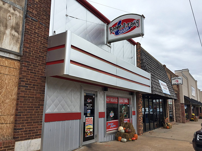The Boom-a-rang Diner's retro styling and comfort food menu make it the kind of place where waitresses might still call you "hon."