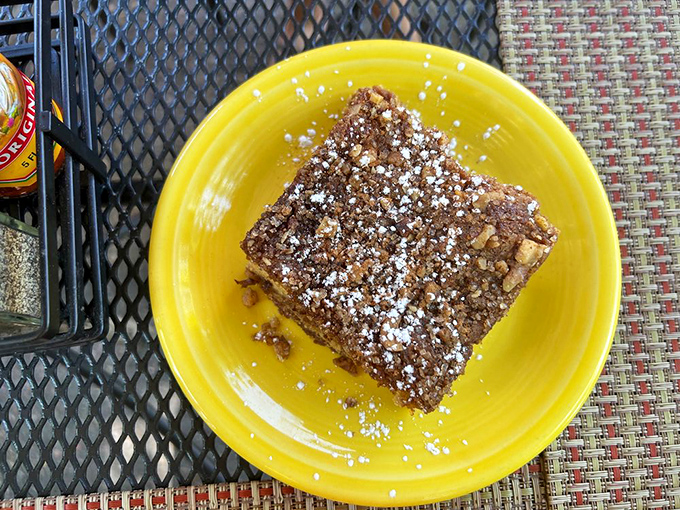 Coffee cake that looks like it belongs in a museum of deliciousness. That crumbly topping is what morning dreams are made of.