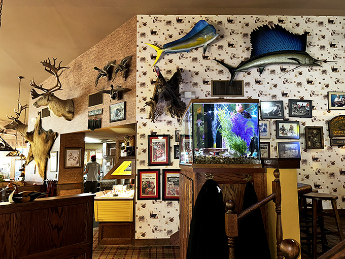 Where hunting lodge meets seafood sanctuary. The mounted trophies and fish tank create an only-in-America d&eacute;cor that somehow makes perfect sense.