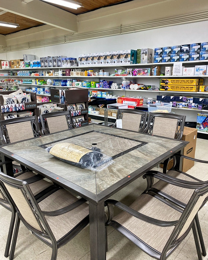 Outdoor entertaining made elegant and affordable. This patio set practically whispers, "Summer barbecues happen here."