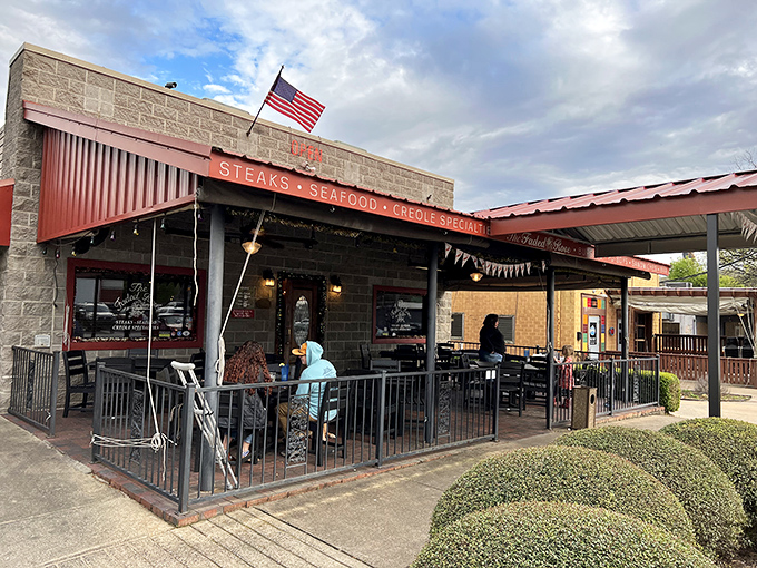 The outdoor seating area&mdash;where fresh air meets fresh seafood. Even the American flag seems to wave in approval.