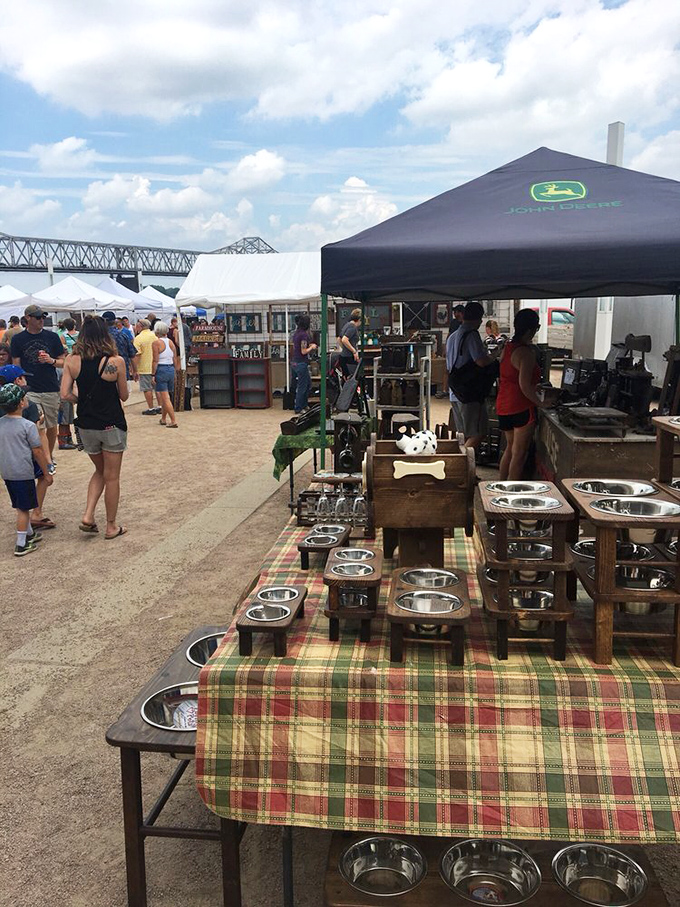 Elevated dining for four-legged friends &ndash; because vintage doesn't just stop at human accessories. Even Fido deserves some retro style.