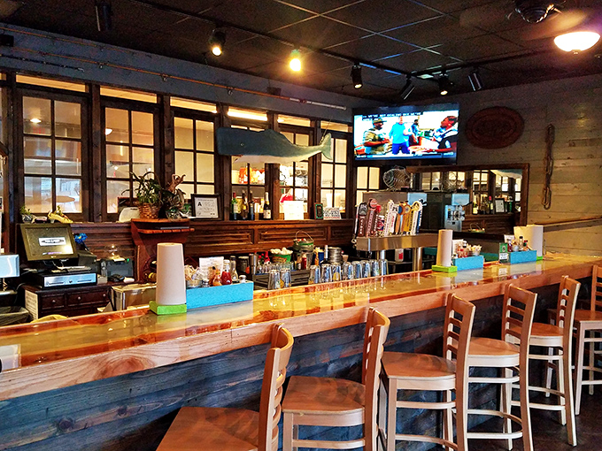 Behind this bar, magic happens. And by magic, I mean the expert pouring of cold drinks to accompany your hot seafood treasures.