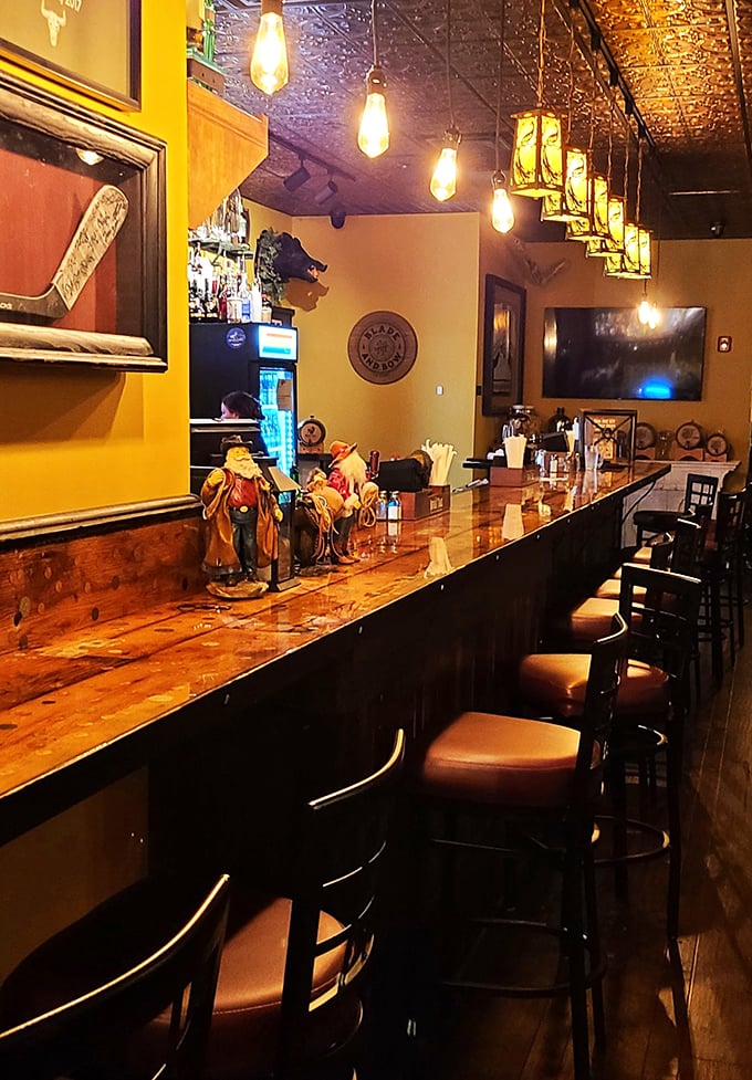 A bar that beckons with warm wood tones and Edison bulbs&mdash;the kind of place Hemingway would approve of.