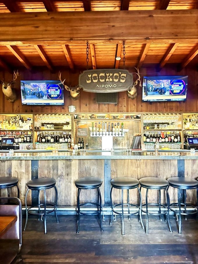 The bar at Jocko's&mdash;where strangers become friends, friends become family, and everyone becomes a steak enthusiast.