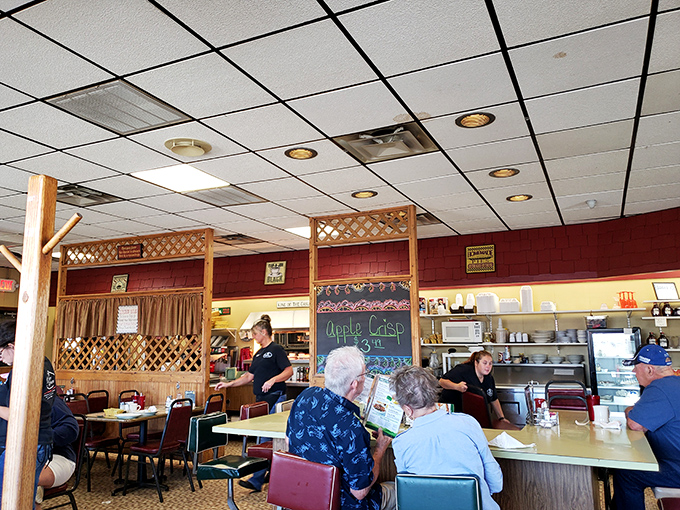The red brick wall and lattice dividers aren't d&eacute;cor choices&mdash;they're time machines to when restaurants prioritized conversation over Instagram.