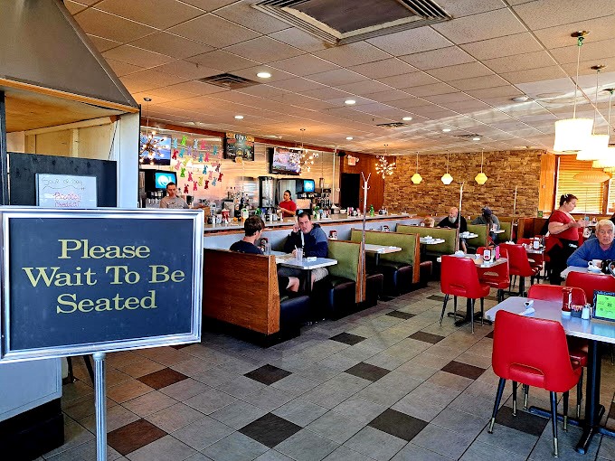 "Please Wait To Be Seated" might as well say "Good Things Come To Those Who Wait." The checkered floor guides you to culinary happiness.