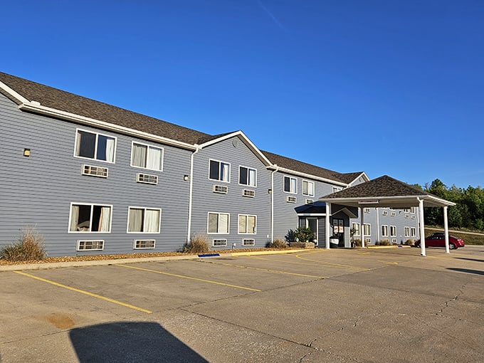 This modern hotel might lack Victorian charm, but after a day of antiquing and river adventures, those air-conditioned rooms feel positively palatial.