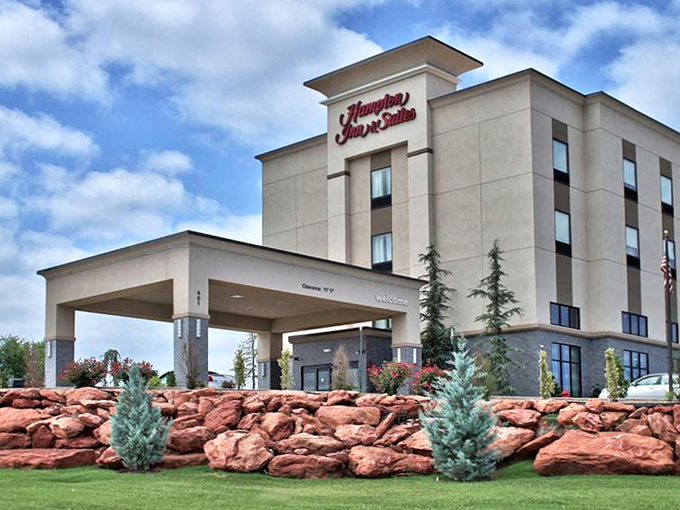 For those who prefer their antiquing with modern amenities, Hampton Inn offers beds without the Victorian-era lumps.