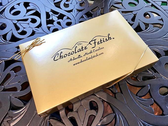 The golden box that makes other gift boxes feel inadequate. It's like the Oscar envelope of chocolate&mdash;everyone wants to see what's inside.