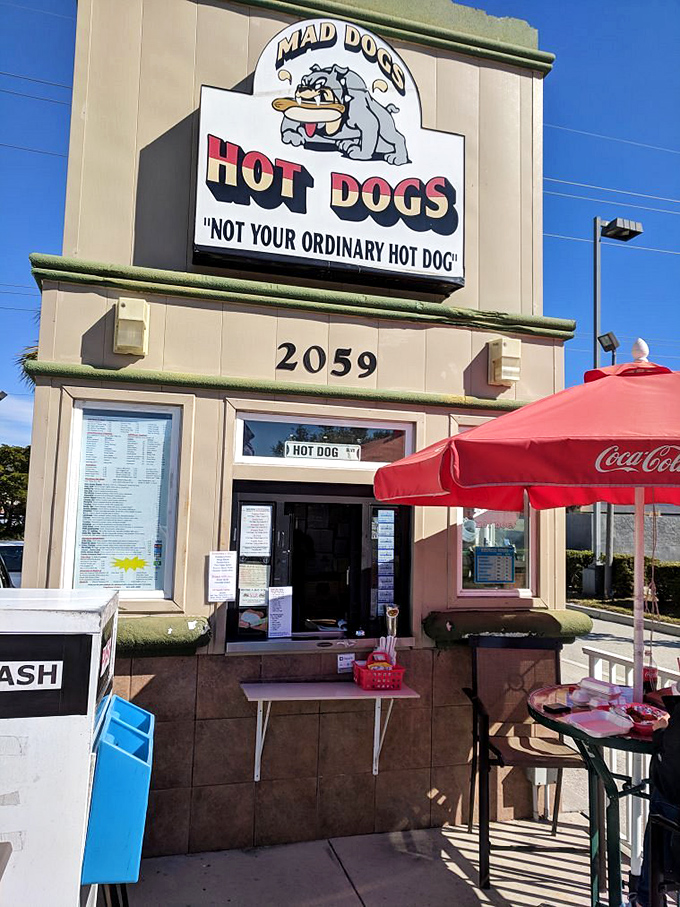 Mad Dogs' cartoon bulldog mascot seems to dare you not to stop &ndash; a challenge worth accepting for hot dog aficionados on the Venice circuit.