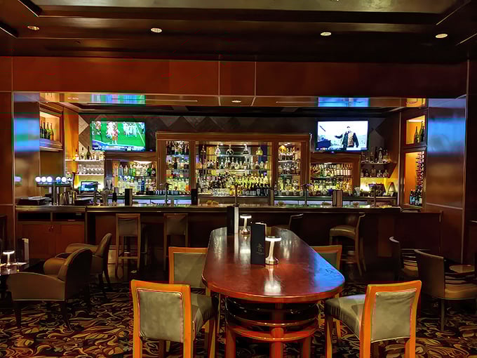 The bar at Lawry's: where Old Fashioneds are actually made the old-fashioned way, and conversation still trumps phone scrolling.