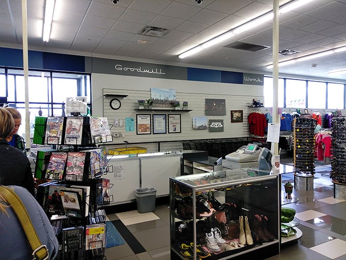 The checkout area: final gateway between treasure hunters and their newfound prizes, with jewelry cases offering one last temptation.
