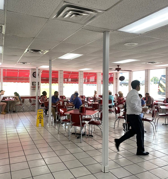 Where strangers become friends over shared appreciation of exceptional burgers in a dining room that feels like Arkansas's living room.