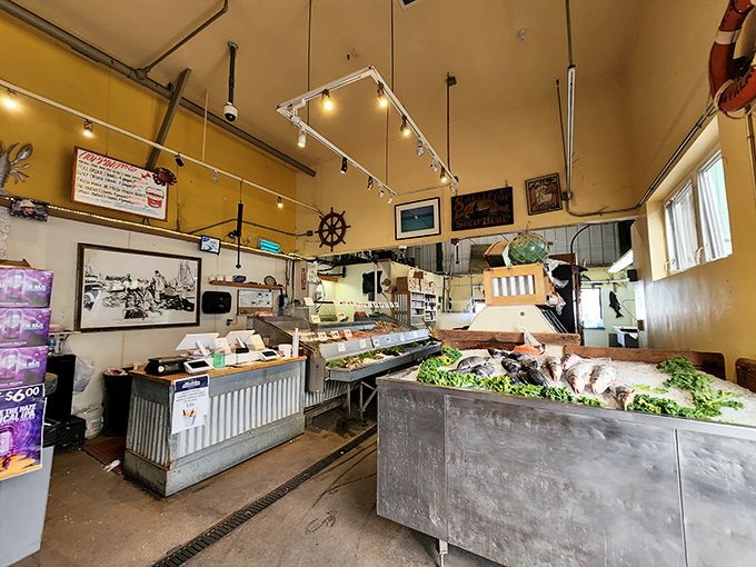 The market section&mdash;where seafood enthusiasts can take home the freshness. Like a library, but with fish instead of books.