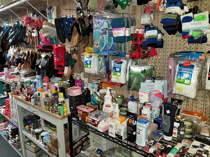 Home d&eacute;cor that spans decades and styles &ndash; that vintage kitchen scale probably weighed ingredients for recipes we now call "heirloom."