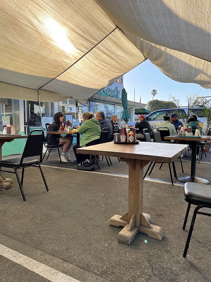Al fresco dining, California-style &ndash; where canvas shades and simple tables create the perfect setting for people-watching between bites.