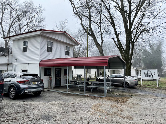 No fancy frills needed. The covered picnic tables offer the perfect setting for the serious business of enjoying legendary Arkansas barbecue.