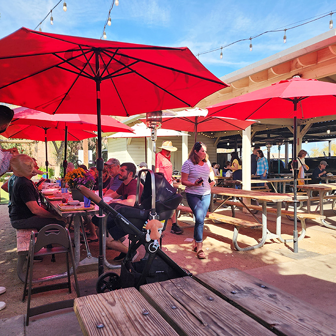 Under red umbrellas, outdoor diners prove that even Arizona heat is no match for the siren call of properly smoked meat.