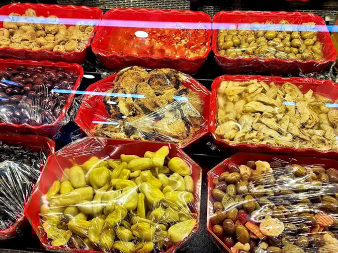 A rainbow of Italian antipasti that makes choosing just one item feel like Sophie's Choice: The Deli Edition.