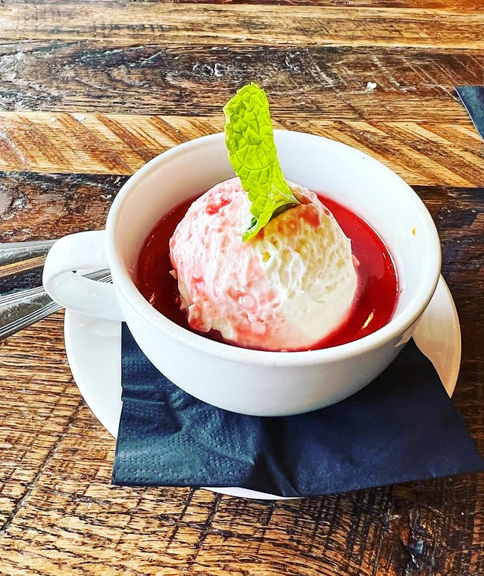 Strawberry cr&egrave;me br&ucirc;l&eacute;e with that perfect crack-worthy top. Breaking through is like unwrapping a present you already know you're going to love.