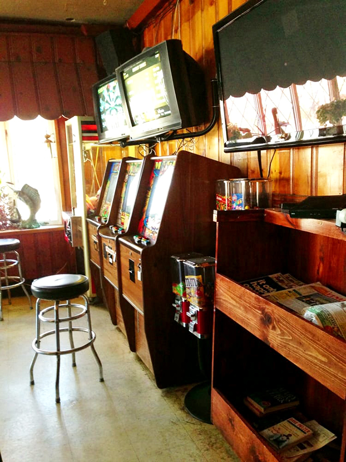 Vintage arcade games wait patiently for diners who need something to do while digesting that second crab cake. Old-school entertainment for old-school food.