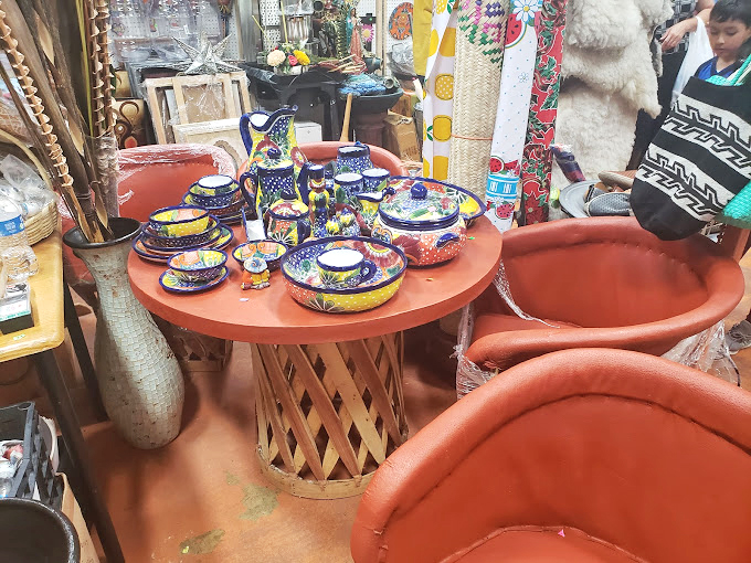 Vibrant Mexican pottery that brings instant fiesta vibes to any dining table. Tacos just taste better on these plates&mdash;scientific fact.